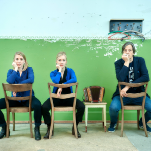 Pedro Lenz mit Evelyn & Kristina Brunner «Primitivo» - AEGERIHALLE